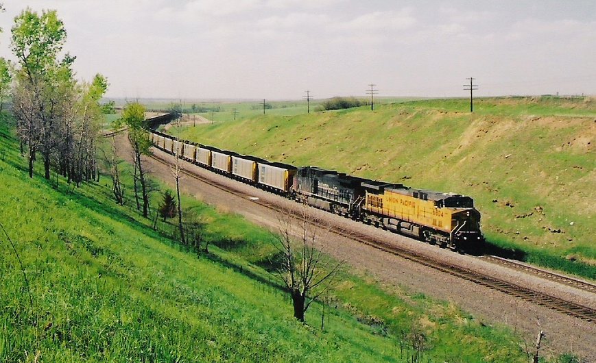 UP 6804 east
